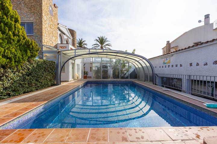 2br Apartment With Terrace & Shared Pool - Empuriabrava