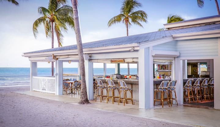 Key West Beach Stay + Free Breakfast, Pool & Bar - Key West, FL