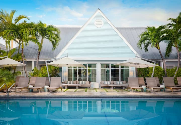 Steps To Duval St + Free Breakfast, Pool & Bar - Key West, FL