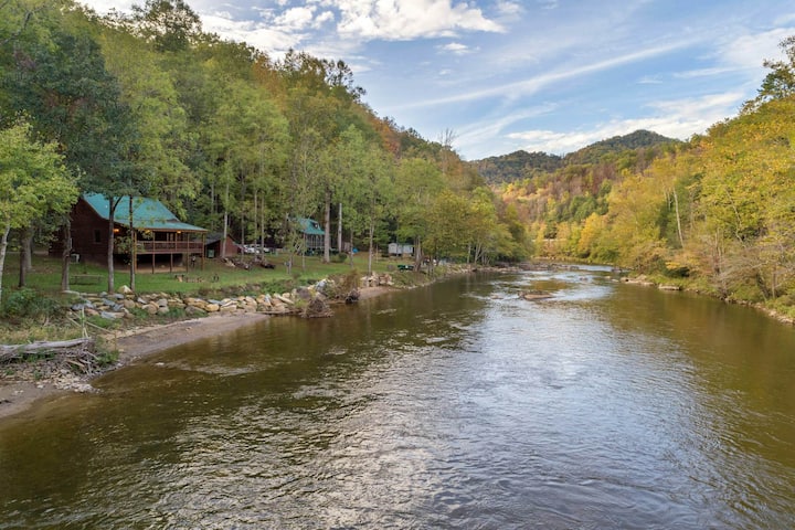 2br Riverfront Dog Friendly | Deck | Firepit - Sylva, NC