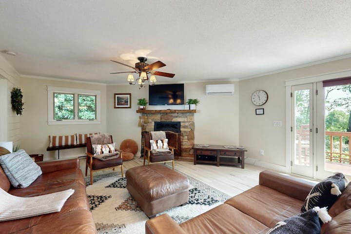 3br Mountainview | Fireplace | Deck - Waynesville, NC