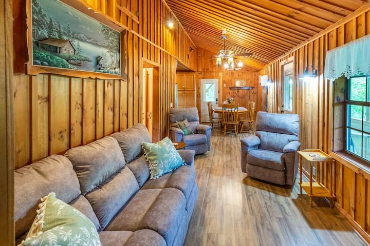 Wooded 3br | Hot Tub | Deck | Firepit | W/d - Whittier, NC