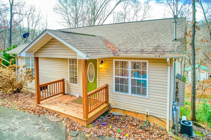 Quiet Home With Mountain View & Washer/dryer - Franklin, NC