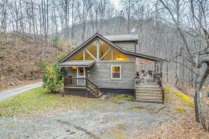 Outstanding 2br Mountainview | Deck | Firepit - Sylva, NC