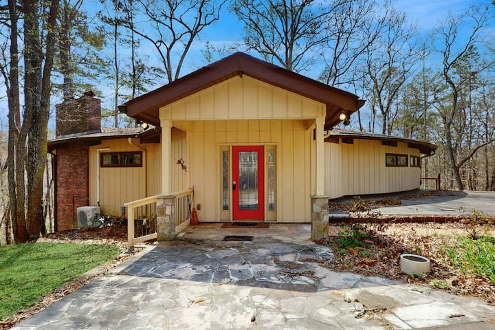 Mountainview Dog Friendly 2br | Fireplace - Franklin, NC