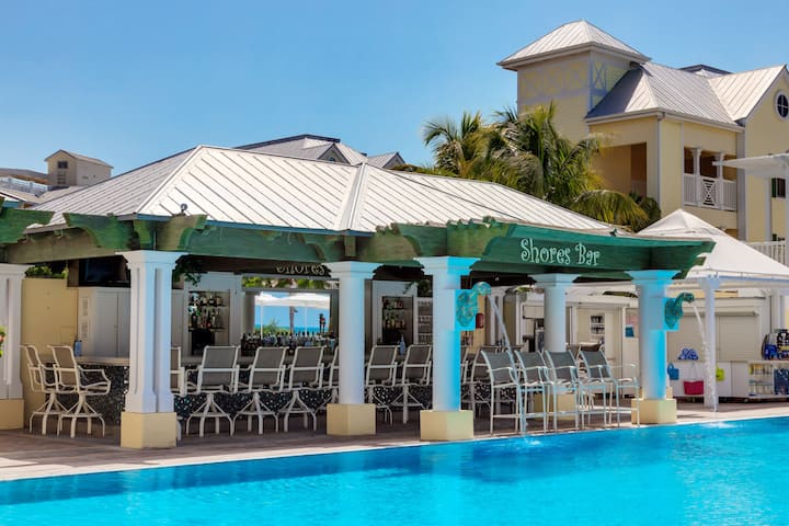 Beachfront Key West + Free Breakfast, Pool & Spa - Key West