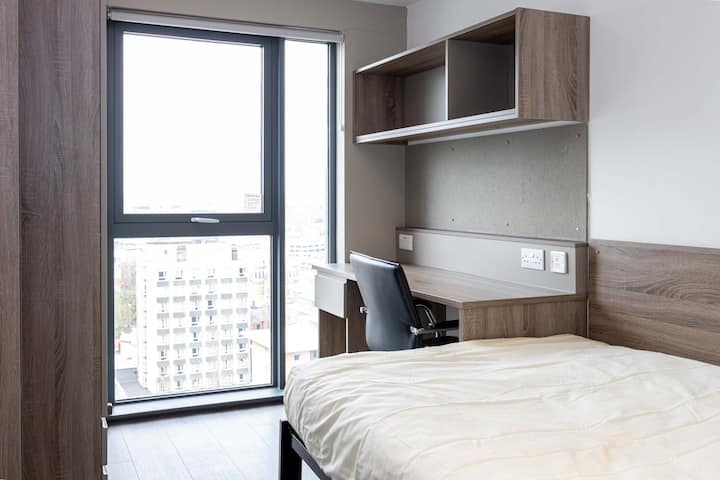 Two Bedroom Flats Near Coventry Station - Coventry