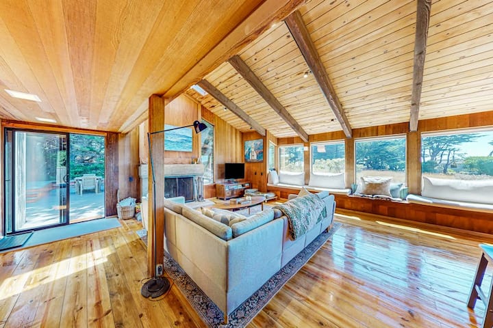 Forested Escape With Private Hot Tub - Sea Ranch, CA