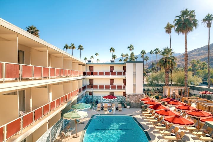 4 Chic Units For Family Stays W/ Balcony & Pool! - Palm Springs, CA