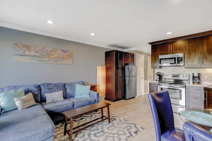 Beach Resort Condo With Marsh-view Balcony, Pool, - Hilton Head Island