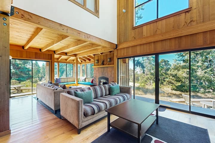 Sweeping Lodge With Private Hot Tub - Sea Ranch, CA