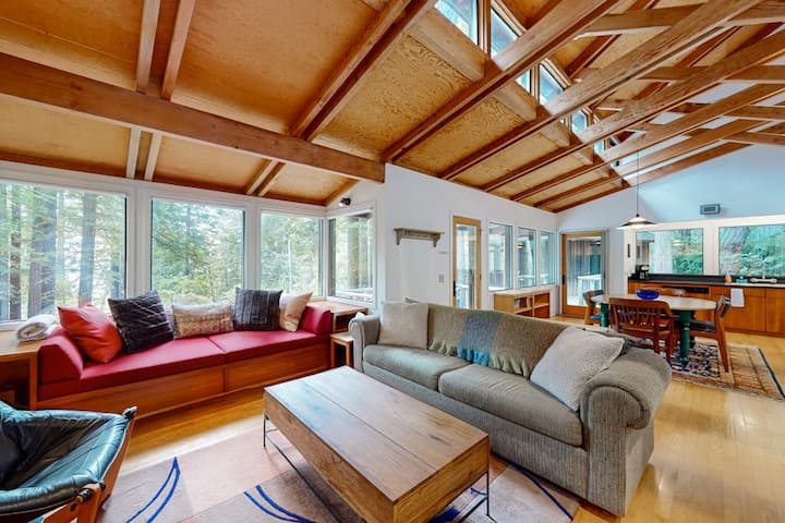 Forest-edge Haven In The Redwoods - Sea Ranch, CA