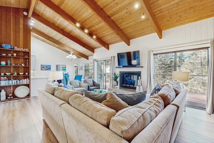 Forested Retreat With Distant Ocean View - Gualala, CA