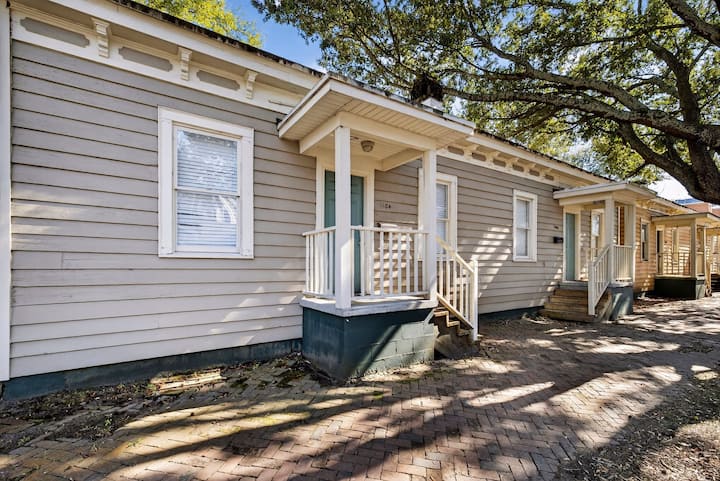 6br Home In Victorian District W/ Parking + Pet-f - Savannah, GA