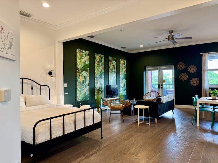 New! Rumba Roost | Updated Ybor Apt W/ Balcony - Adventure Island, Tampa