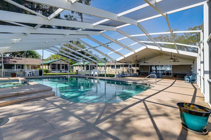 Lake View, Pool Access! Pet-friendly Hernando Stay - Inverness, FL