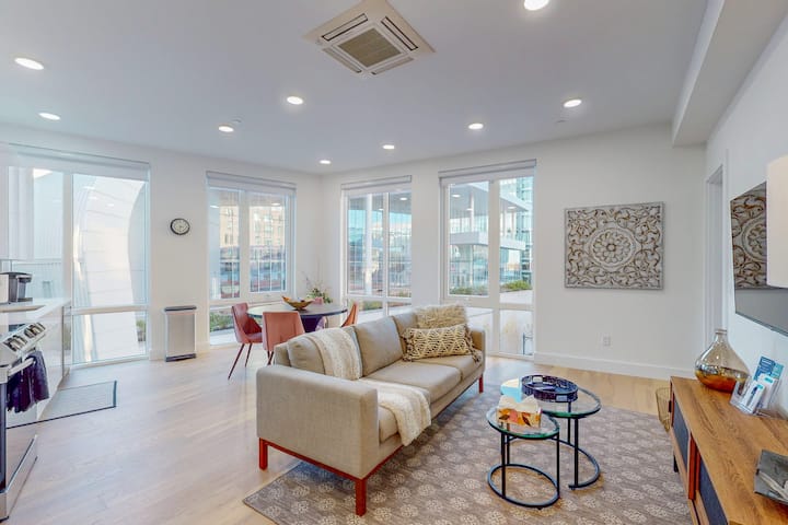 Luxury 2-bed At The Vera – Rooftop Deck, Near Mbta - Newton, MA
