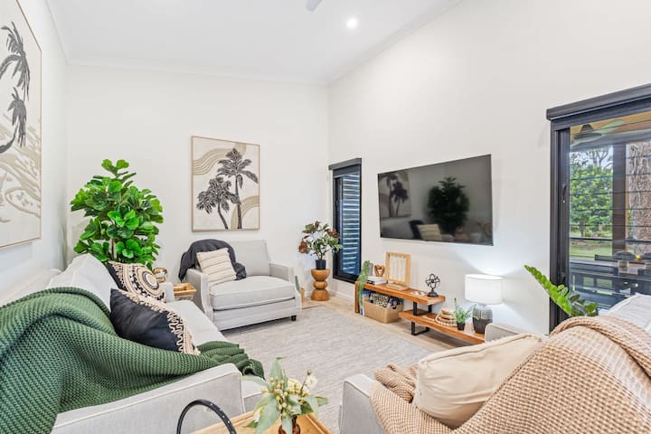 The Luxe Breeze Bungalow - Hervey Bay