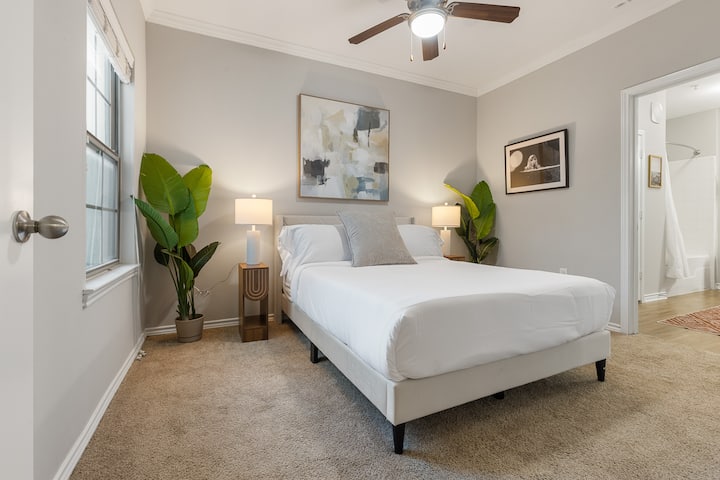 Modern Ground Floor 1br W/ Pool,  Wifi & Parking - San Antonio