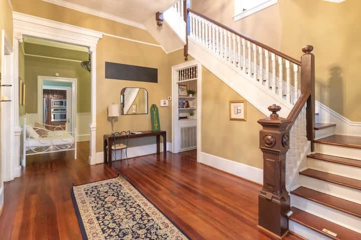 The Tiny Home And The Mansion! Bumblebee Comfort - Columbus, GA