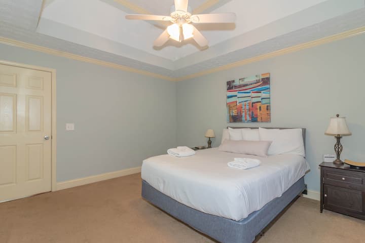 Large Yard, Near Ft Moore & Csu-creekside Retreat - Columbus, GA