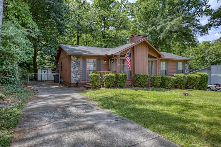 Cozy Cabin-style Retreat | Sleeps 10 Near Fort Ben - Columbus, GA