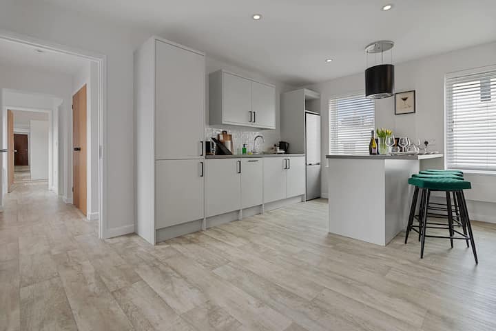 City Hub 2 Bed Apartment - Short Stays Uk - Exeter