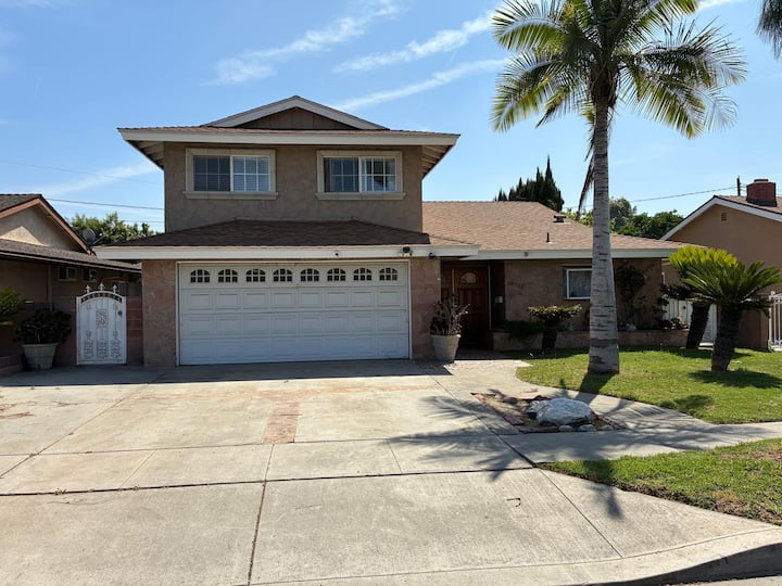 5br Family Hub Mins To Disney & Knott’s - Downey, CA