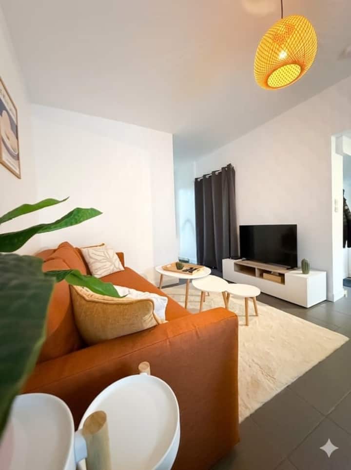 À 2 Pas De La Chapelle Royale: Le Cosy 2 Chambres - Dreux