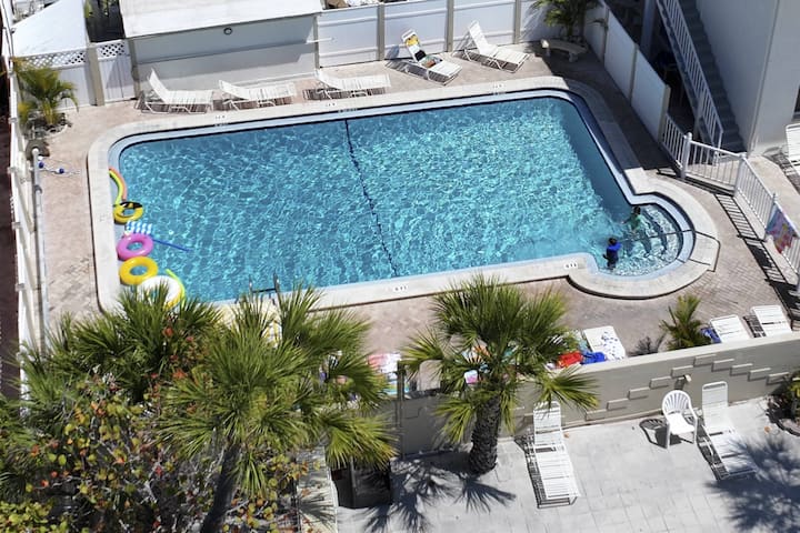 Optimal Location.  Heated Pool. No Car Required! - Treasure Island, FL