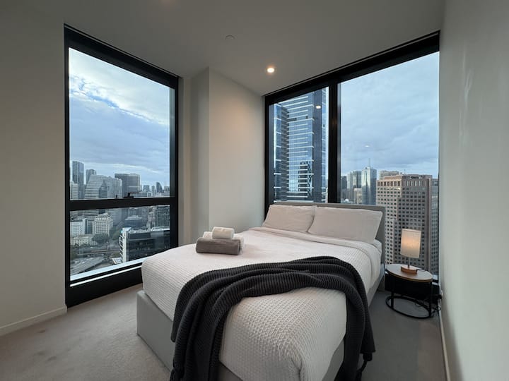 Skyline Suites | Floor-to-ceiling Views, Level 38 - Melbourne