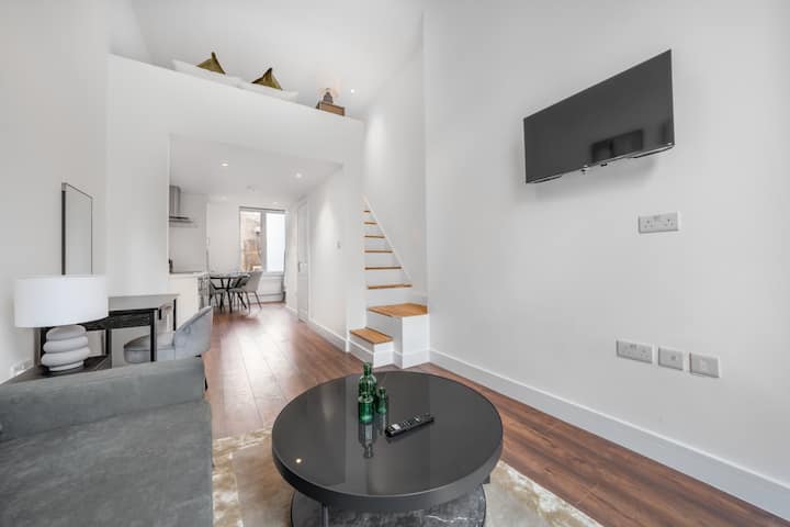 Deluxe Studio Mezzanine With Balcony In Knightsbri - Chelsea