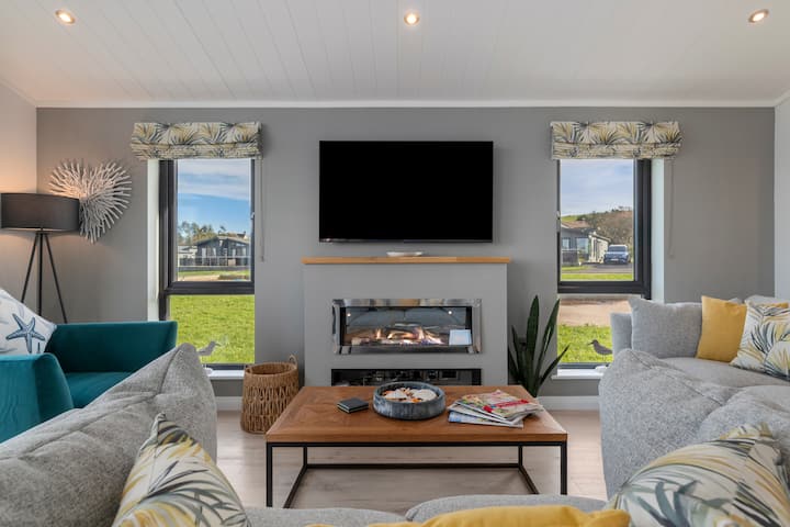 Bryn Hafod - Luxury Lodge, Hot Tub, Walk To Beach - Tenby