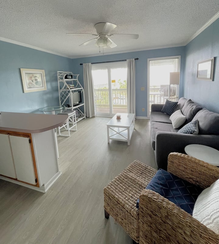 Oceanfront Condo With Private Balcony & Outstandin - Mount Pleasant