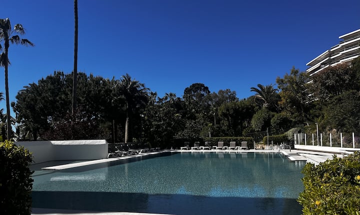 Confortable, Offrant Une Vue Imprenable Sur La Mer - Vallauris