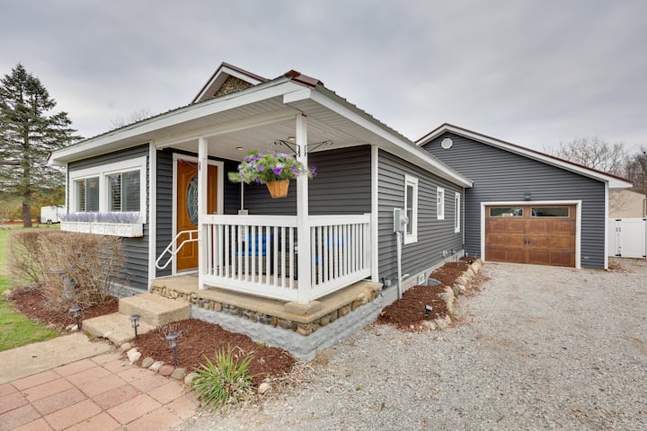 Near Pine Knob, Lakes & Trails! Ortonville Getaway - Holly Recreation Area, Holly