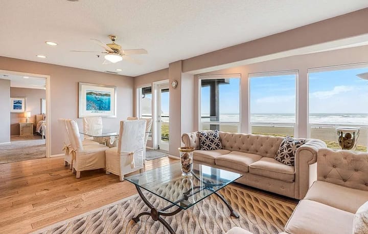 Promenade 502 - Top-floor Oceanfront Penthouse - Cannon Beach, OR