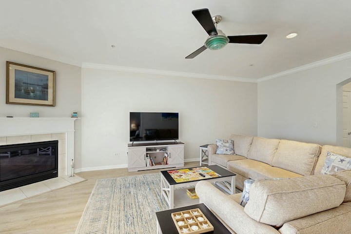 Bayside Resort Condo With Pools, Athletic Courts, - Bethany Beach, DE