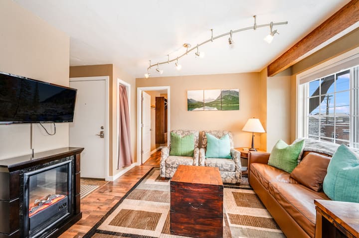 New! Downtown Whitefish Retreat, Pure Mt Charm - Whitefish, MT