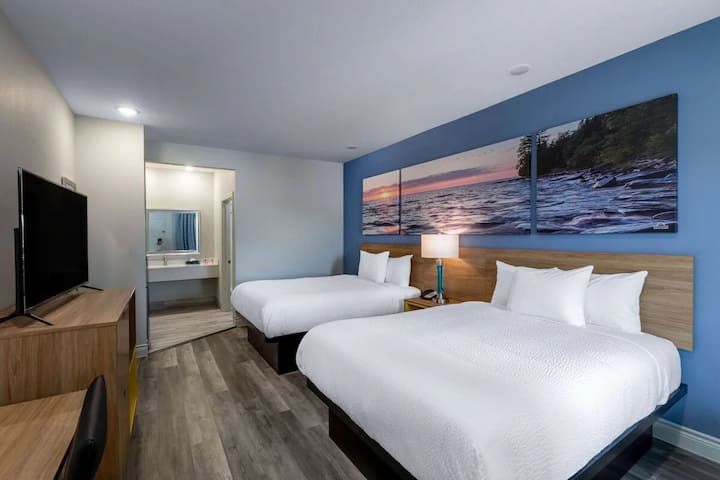 2 Queen | Days Inn Uh | Downtown Houston - Houston, TX