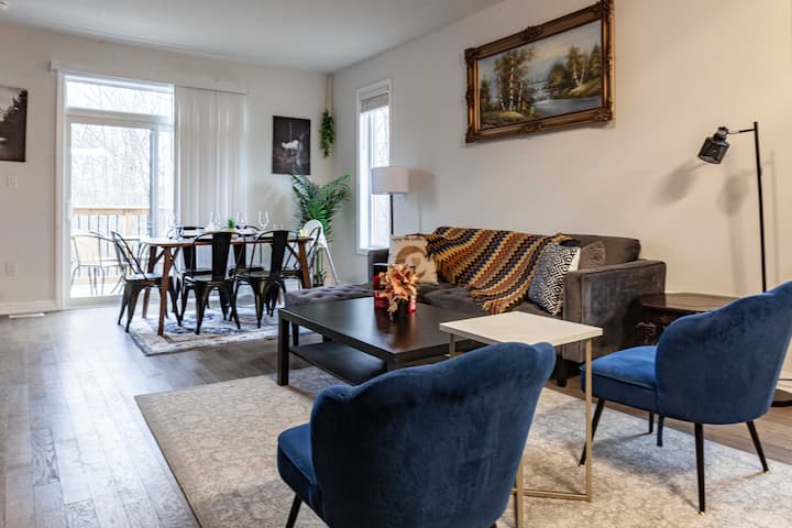 10 Min To Falls • Sleeps 13 • Tesla Charger • Wifi - Niagara Falls