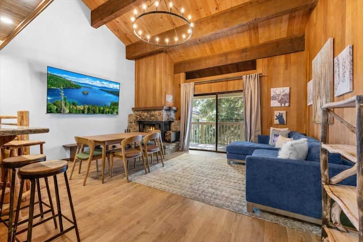 Renovated Condo With Pool, Walk To Lake - North Lake Tahoe, CA