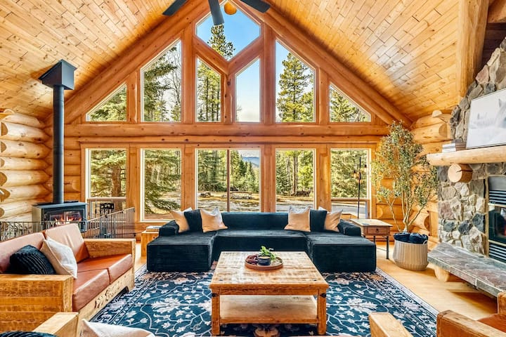 Moosemansion • Hottub • Gym • Games Room(s) - Alberta