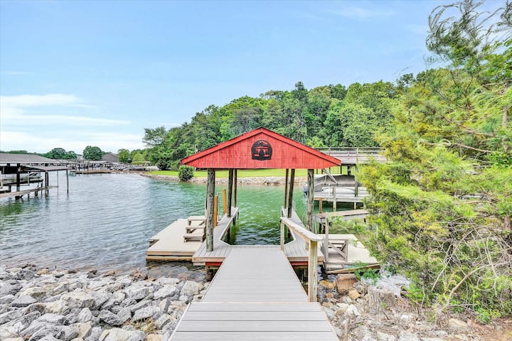 Dock Sun Point - 4br Lakefront | Dock | Firepit - Smith Mountain Lake, VA