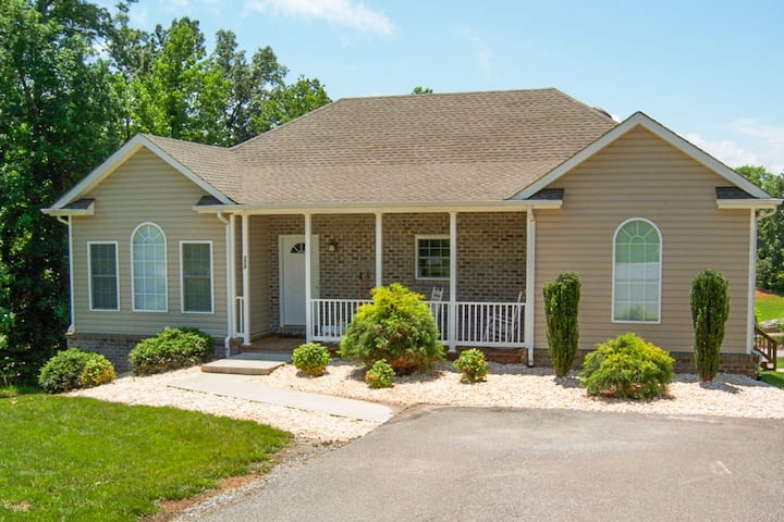 Orr At Waterways - 4br Lakefront Home - Smith Mountain Lake, VA