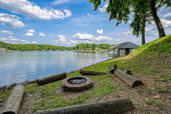 Still Waters - Luxury 6br Lakefront Sml - Smith Mountain Lake, VA