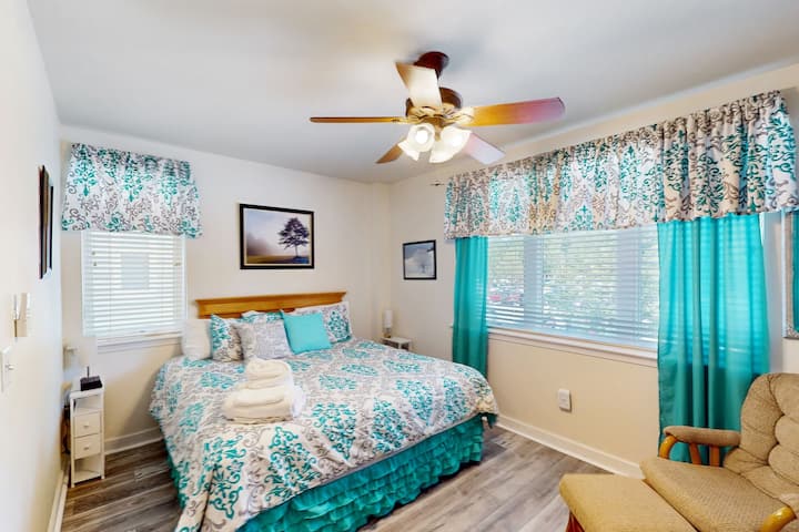 Studio With Shared Pool, Hot Tub & Lake Access - Smith Mountain Lake, VA