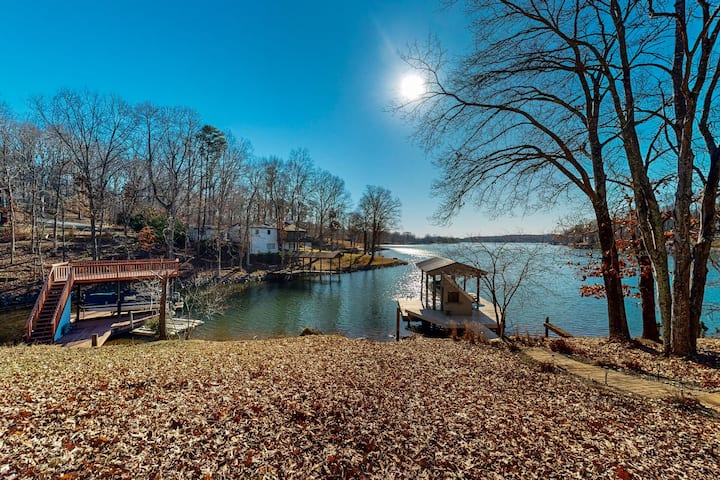 Smith Mountain Bliss - Spacious Waterfront House - Smith Mountain Lake, VA