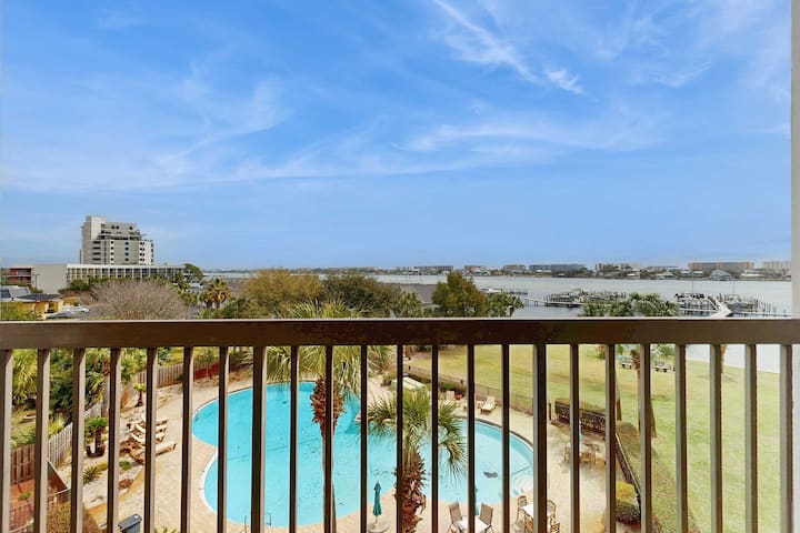 Coastal Condo With Shared Pool, Beaches, Shopping - Fort Walton Beach, FL