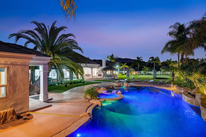 Sleeps 20 | Pool + Spa + Tiki Bar • Putting Green - Rancho Bernardo - San Diego